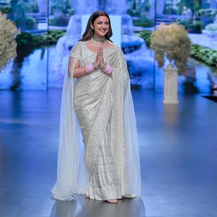 Parineeti Chopra is One Khubsurat Nari in Saree, Sindoor And Wedding ...