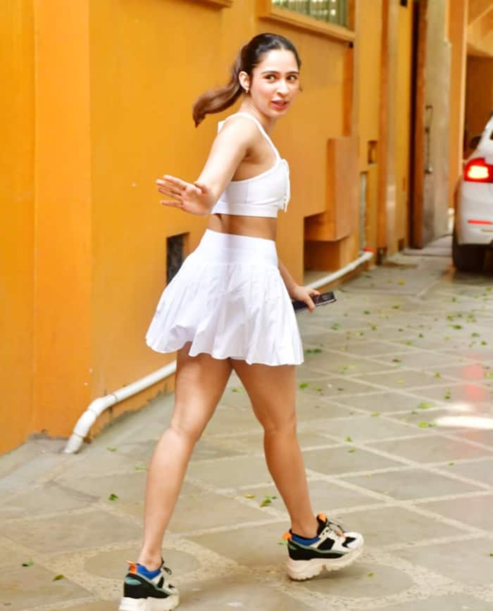 Pashmina Roshan Stuns in Hot White Crop-Top And Matching Mini Skirt ...