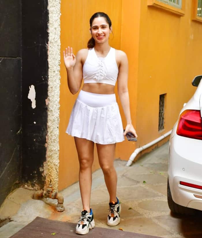 Pashmina Roshan Stuns in Hot White Crop-Top And Matching Mini Skirt ...