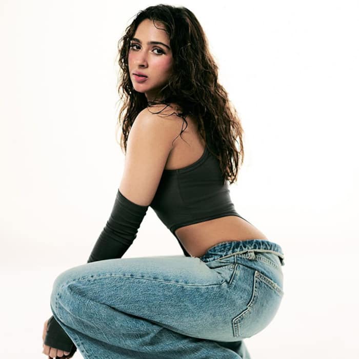 Pashmina Roshan Raises Mercury in Sexy Off-Shoulder Bodysuit And Jeans, Pics