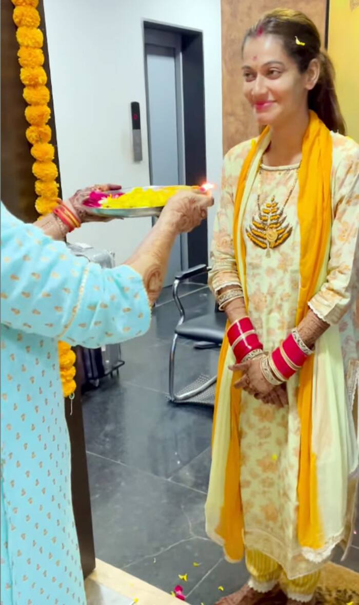 Payal Rohatgi Performs Pag Phera Rasam in Simple Yellow Suit, Red ...