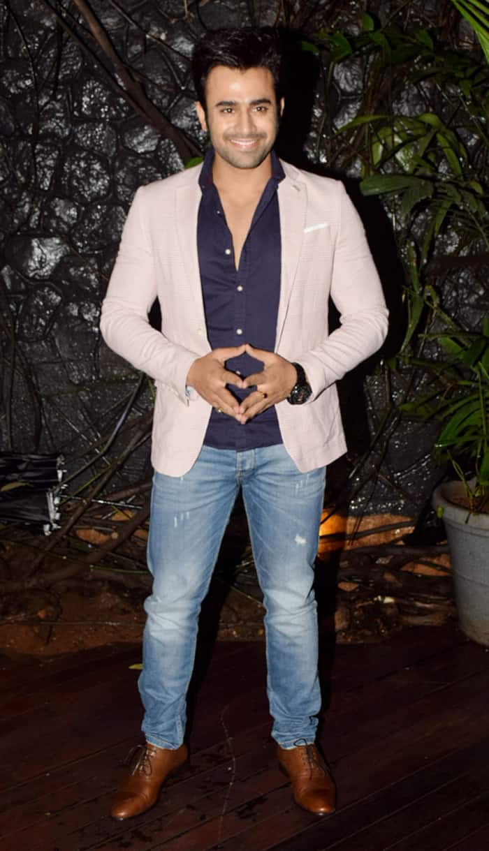 Pearl V Puri Celebrate His Birthday With Naagin 3 Girls