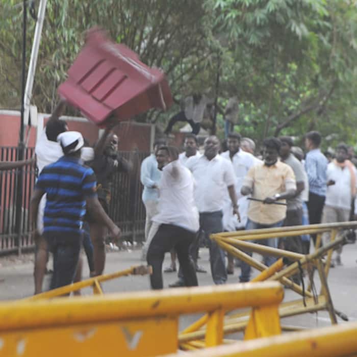 People creating ruckus outside Apollo hospital in Chennai