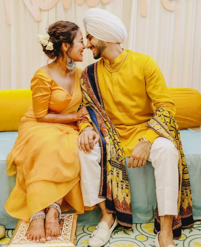 Neha Kakkar in Yellow Saree, Rohanpreet Singh in Kurta Pajama And Blue ...
