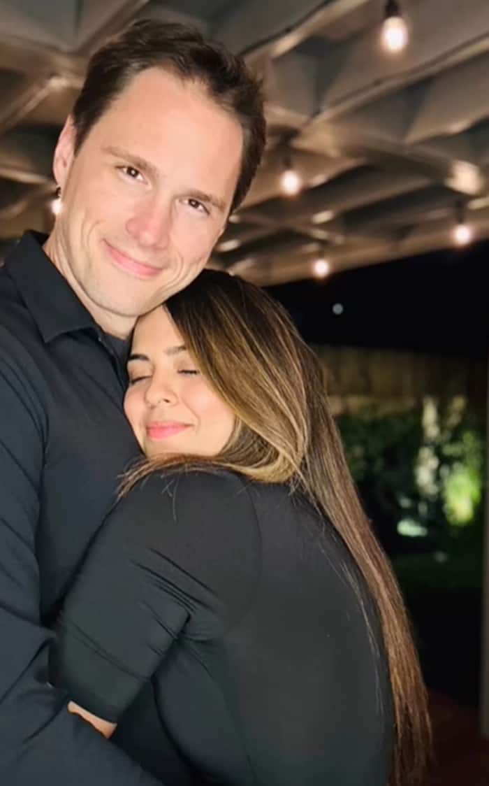 Kuch Kuch Hota Hai Actress Sana Saeed Gets Engaged to BF Csaba Wagner ...