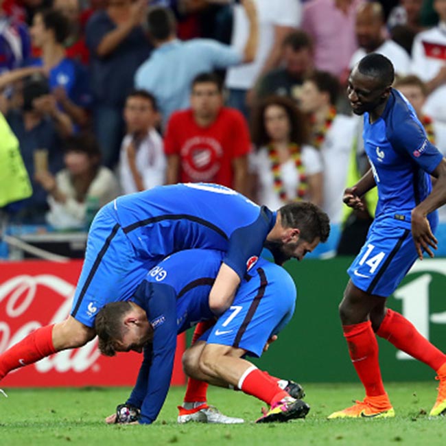 France players celebrate after winning the semi finals match of Euro ...