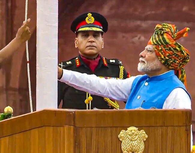78th Independence Day: PM Modi Hoists National Flag From Ramparts Of ...