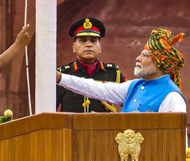 78th Independence Day: PM Modi Hoists National Flag From Ramparts Of ...
