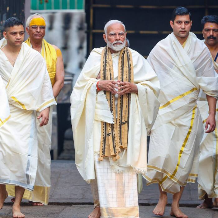 PICS: PM Modi Offers Prayers At Triprayar Sree Ramaswamy Temple In Thrissur