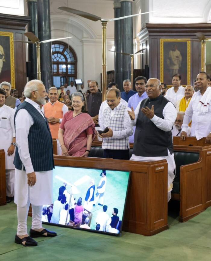 PM Modi Addresses Parliamentarians At Special Event In Central Hall ...