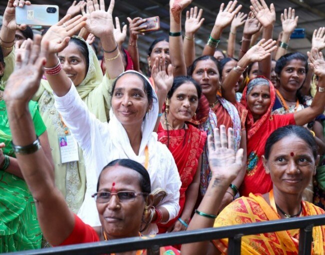 PM Modi interacted with ‘Lakhpati Didis’