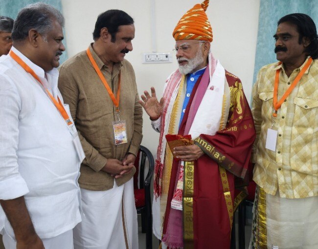 PM Modi met NDA leaders ahead of filing his nomination