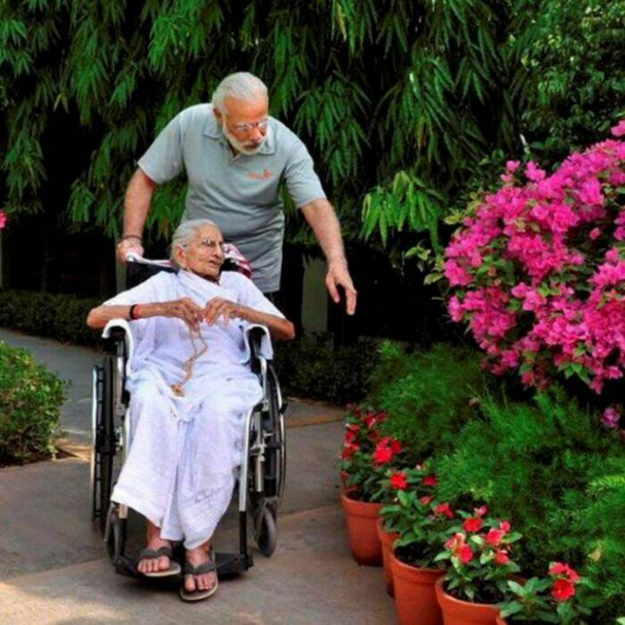 IN PICS: Heartwarming Moments of PM Modi And Mother Heeraben People ...