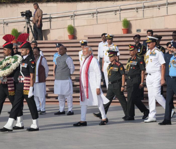 PM Modi visits National War Memorial