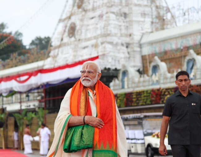 In Pics: PM Modi Offers Prayers at Tirumala's Sri Venkateswara Swamy Temple