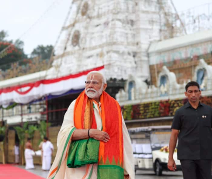 In Pics: PM Modi Offers Prayers at Tirumala's Sri Venkateswara Swamy Temple