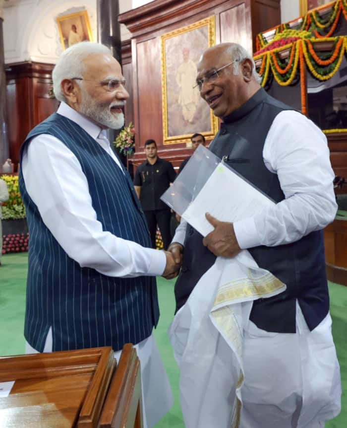 PM Modi Addresses Parliamentarians At Special Event In Central Hall ...