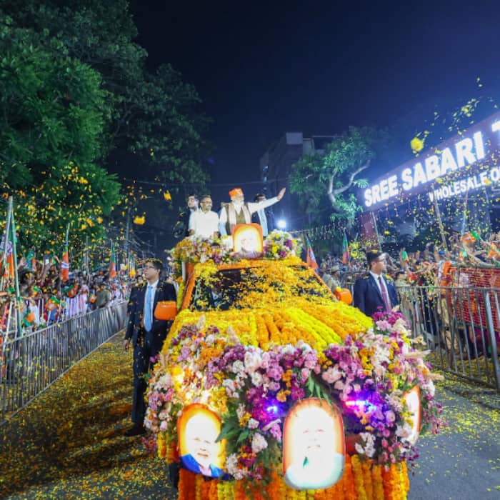 PICS: PM Modi Offers Prayers At Triprayar Sree Ramaswamy Temple In Thrissur