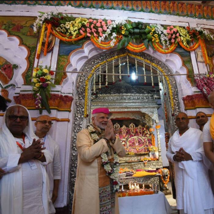 PM Narendra Modi offers prayers at Janaki temple in Nepal