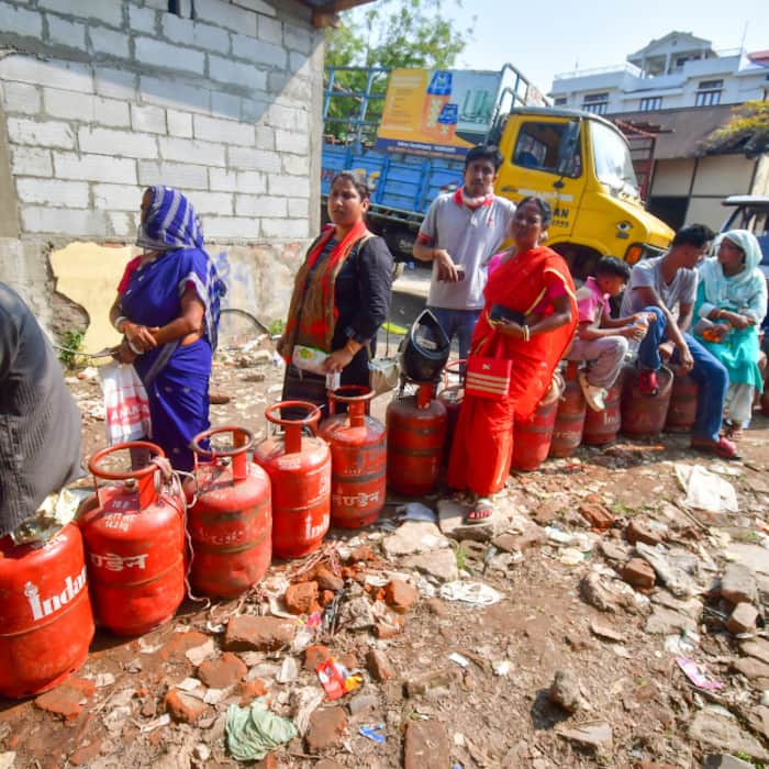 LPG crisis: How to apply for new PNG cooking gas connection at IGL, MGL ...