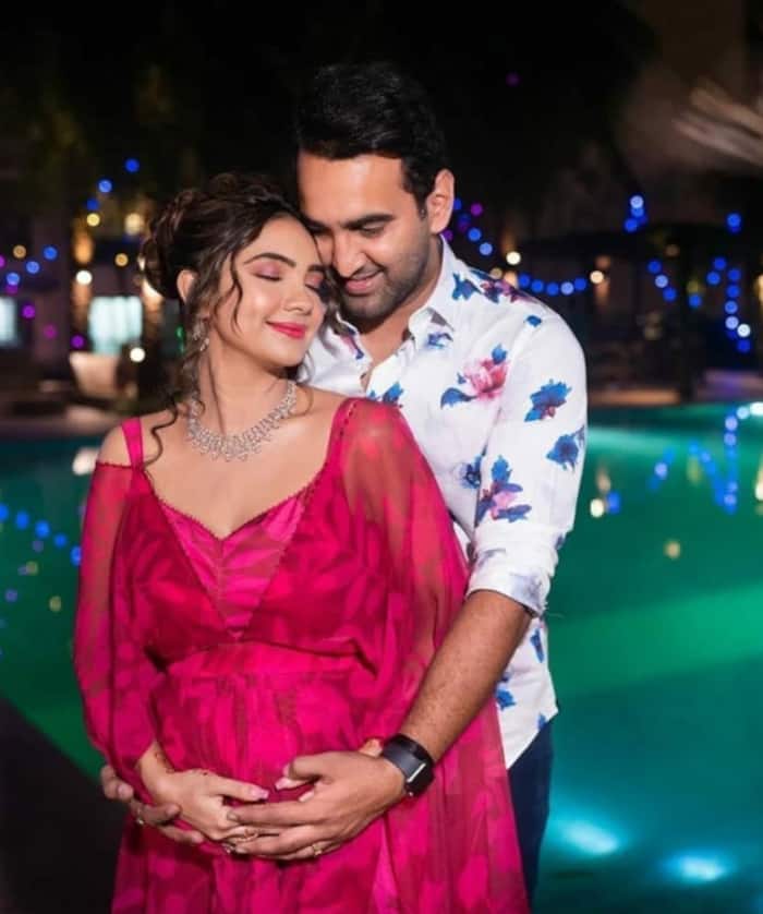 Kasautii Zindagii Kay 2 Fame Pooja Banerjee Glows In Pink For Her Baby ...
