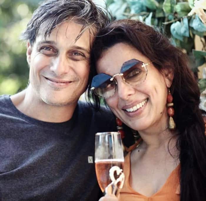 Pooja Bedi Looks Smoking Hot in Bikini as She Vacays With Fiance Maneck ...