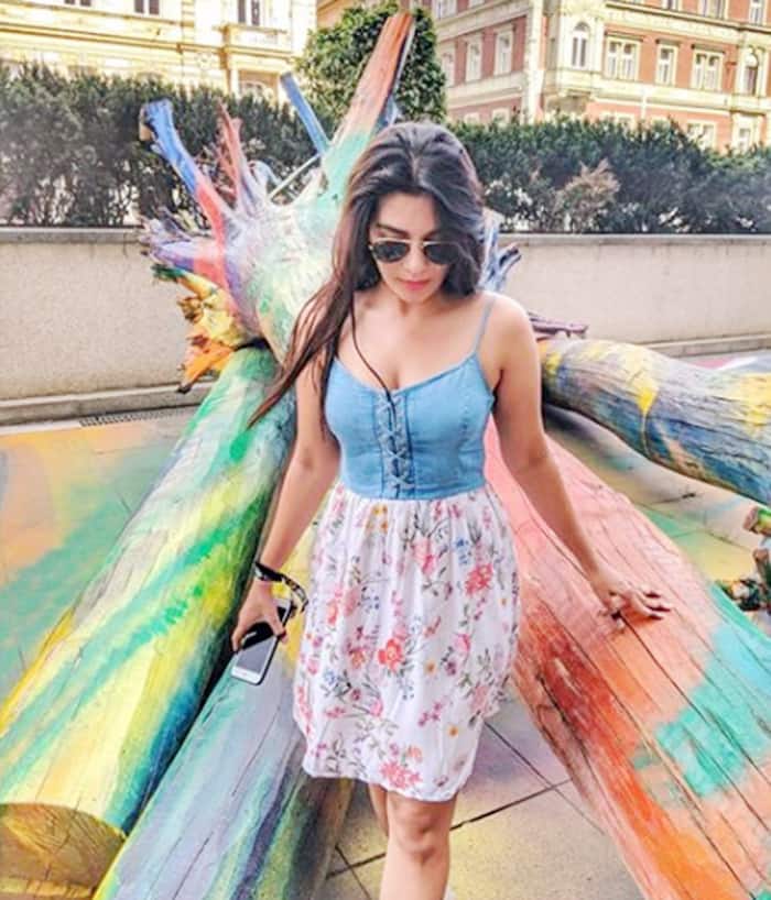 TV Actor Pooja Gor Aka Pratigya’s Bikini Pictures Will Make you go Weak ...