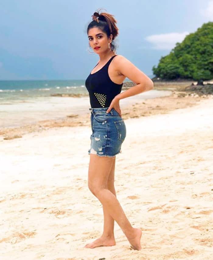 Pooja Gors Bikini Pictures Are Gush Worthy