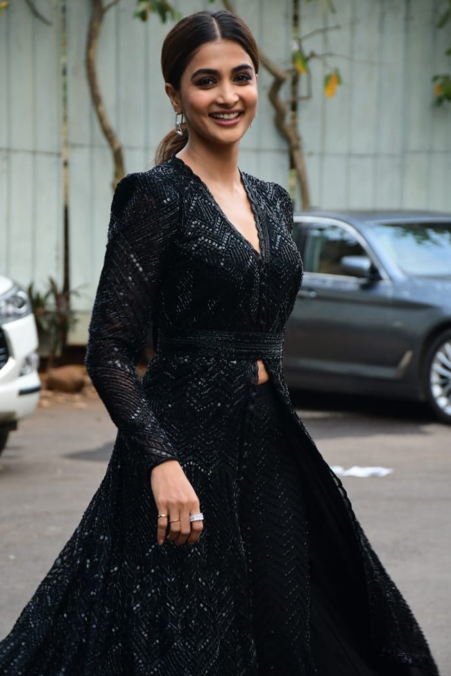 Pooja Hegde sets hearts ablaze in all black look