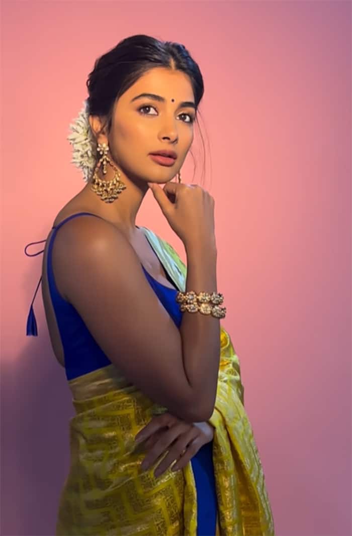 Pooja Hegde Steps Out in Style, Makes a Statement in SEXY Black ...