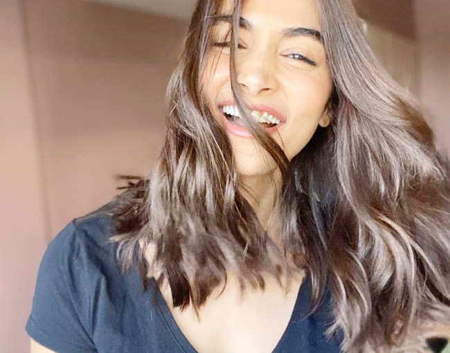 Pooja Hegde’s drool worthy sassy pics are a treat for fans