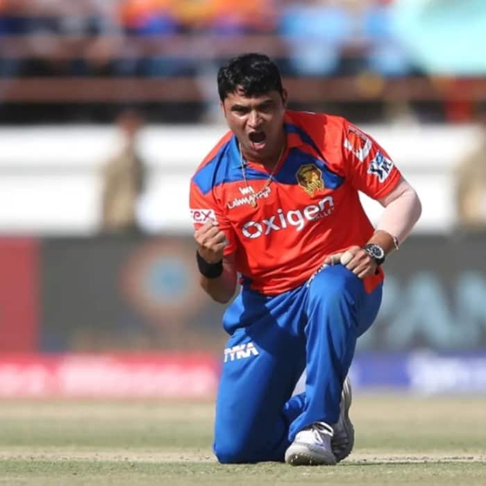 Is MS Dhoni the oldest player in history to play IPL? Cricketers who feature in this list are...