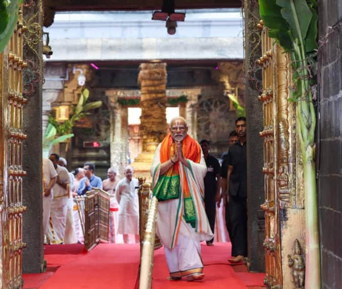 In Pics: PM Modi Offers Prayers at Tirumala's Sri Venkateswara Swamy Temple