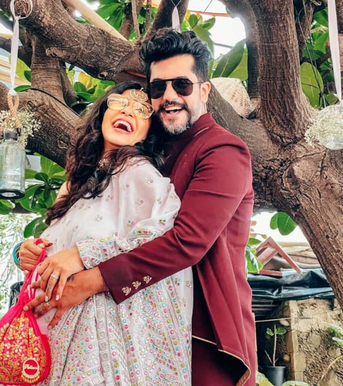 Pregnant Kishwer Merchant Flaunts Baby Bump in a Stunning White Sharara ...
