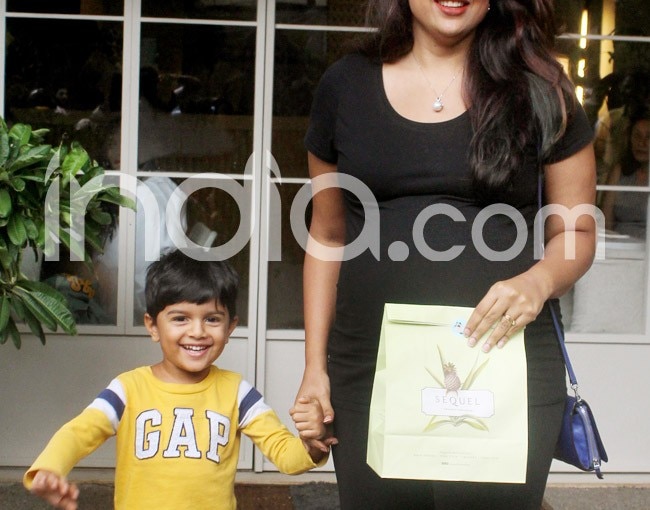 Pregnant Sameera Reddy Flaunts Her Baby Bump