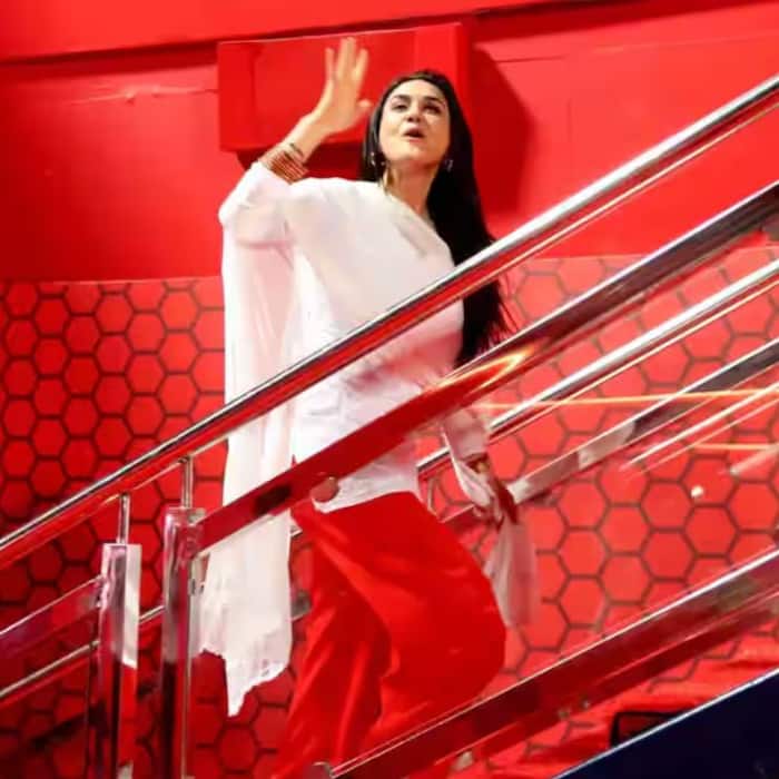 PBKS owner Preity Zinta has a net worth of Rs 1810000000, Earns hefty ...