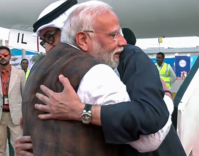 Prime Minister Narendra Modi welcomes UAE President Mohamed bin Zayed ...