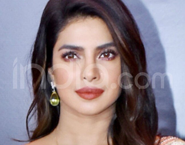 Priyanka looks radiant