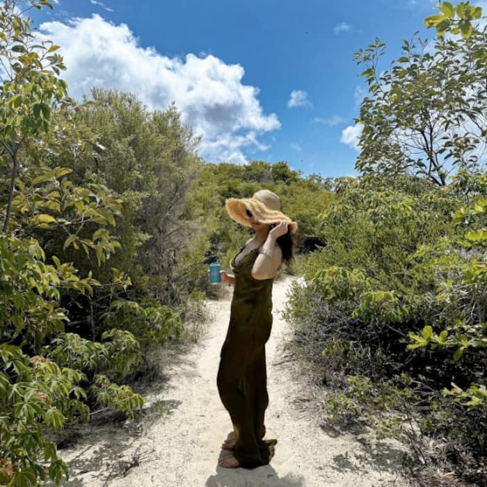 Sara Tendulkar breaks the internet with her hot and stunning beach ...