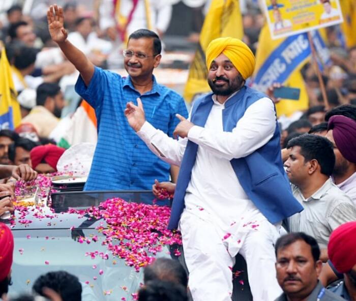 Lok Sabha Polls: AAP Chief Arvind Kejriwal Holds Roadshows In Delhi - IN PICS