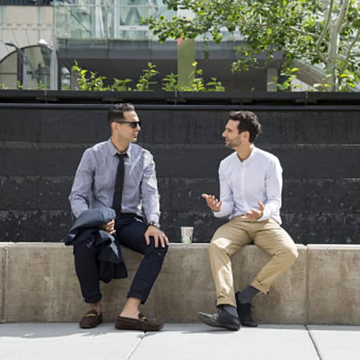 8 body language signals because of which people don’t trust you