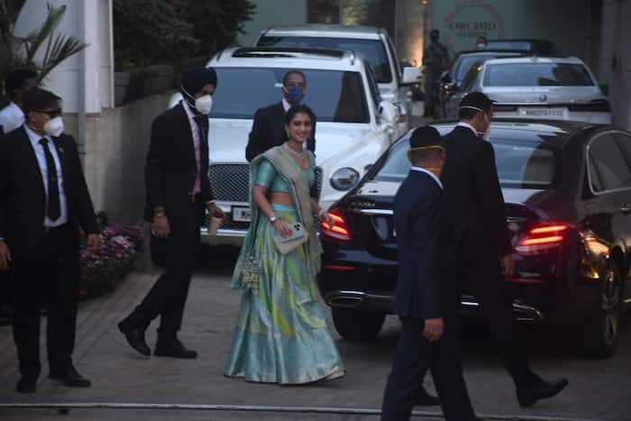 Radhika Merchant Mesmerizes in Blue Lehenga as She Arrives at Isha ...