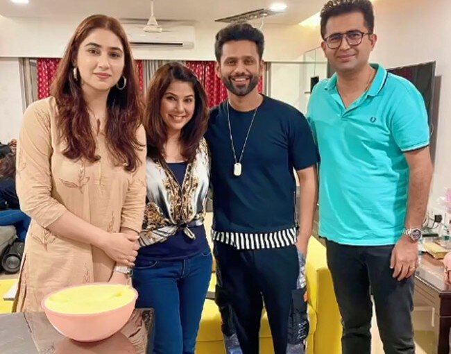 Rahul Vaidya Disha Parmar Get a Special Memento