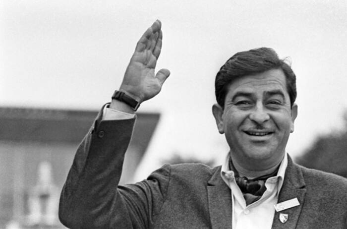 Raj Kapoor Death Anniversary: A Look at His Iconic Looks That Will Give ...