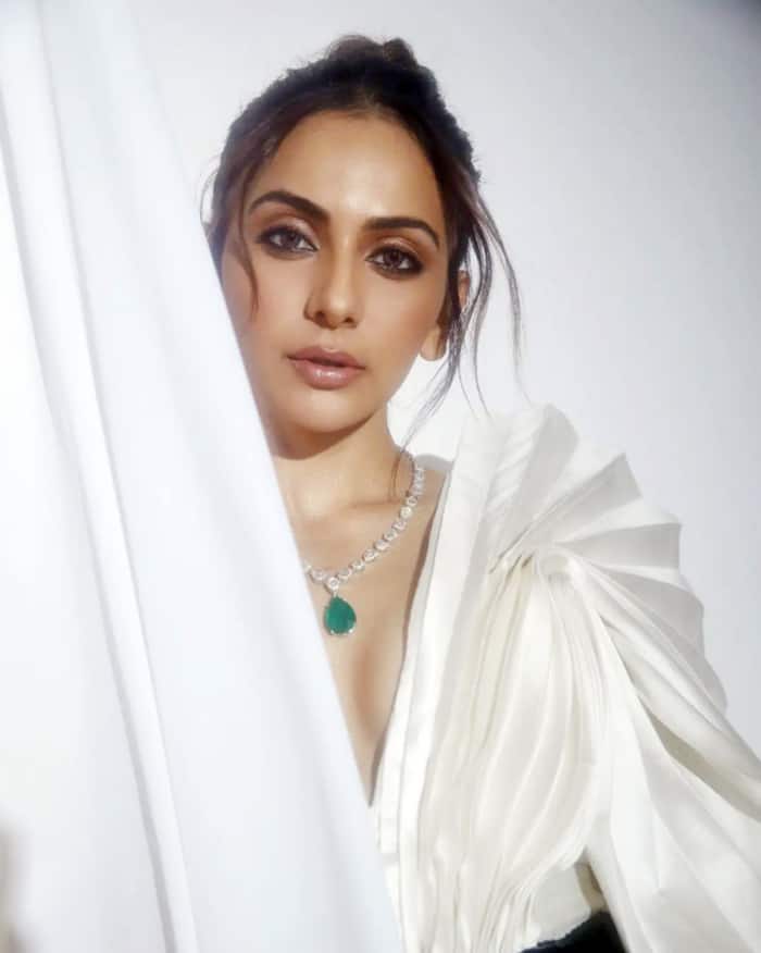 Rakul Preet Singh Looks Sculpted Beauty in Her Structured White-Black ...