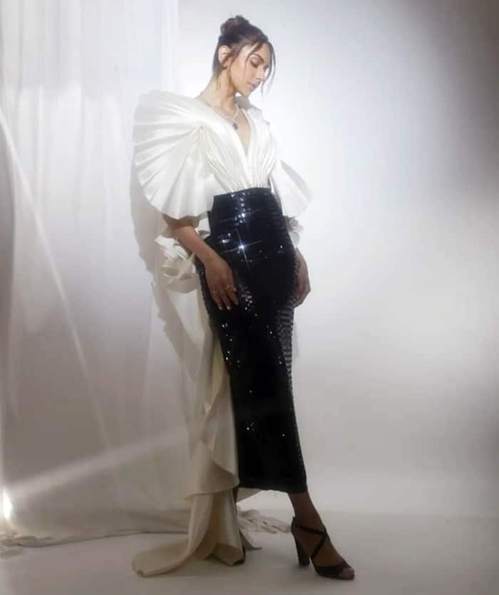 Rakul Preet Singh Looks Sculpted Beauty in Her Structured White-Black ...