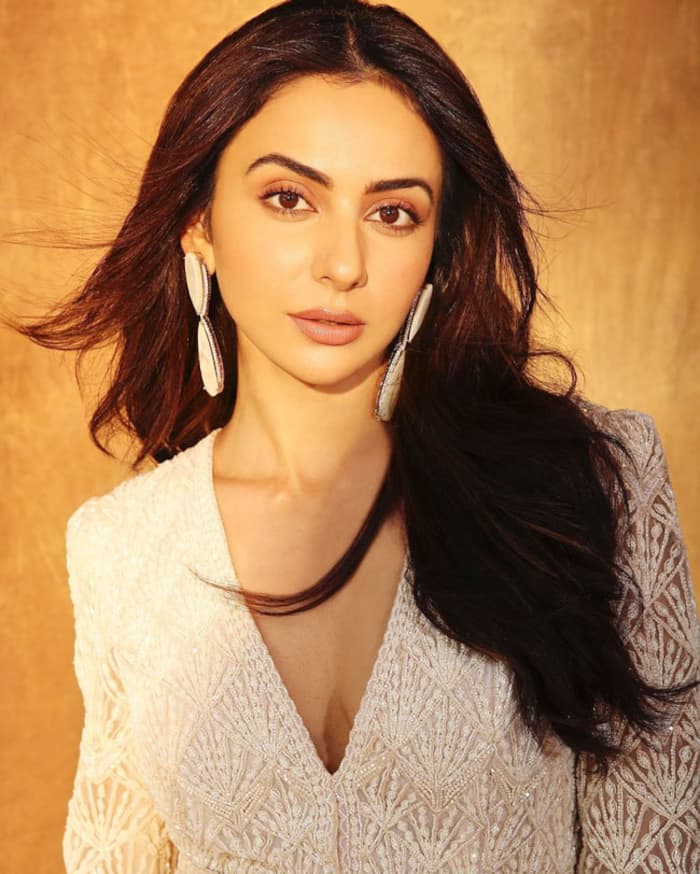 Rakul Preet Singh Stuns in White Indo-Ethinic Wear With Deep Neckline ...