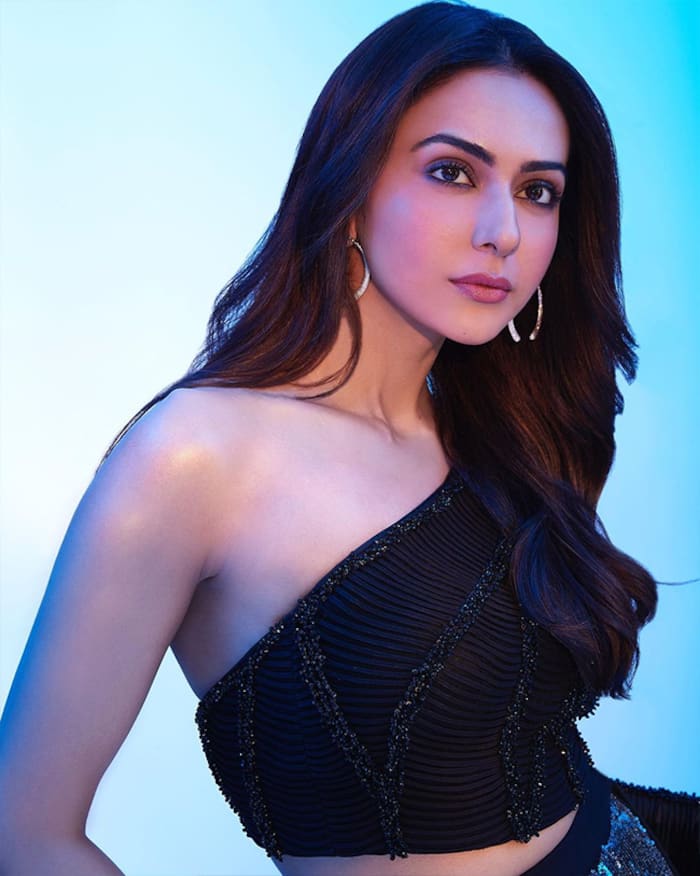 Rakul Preet Sizzles in Hot Black Off-Shoulder Top And Glittery Long ...