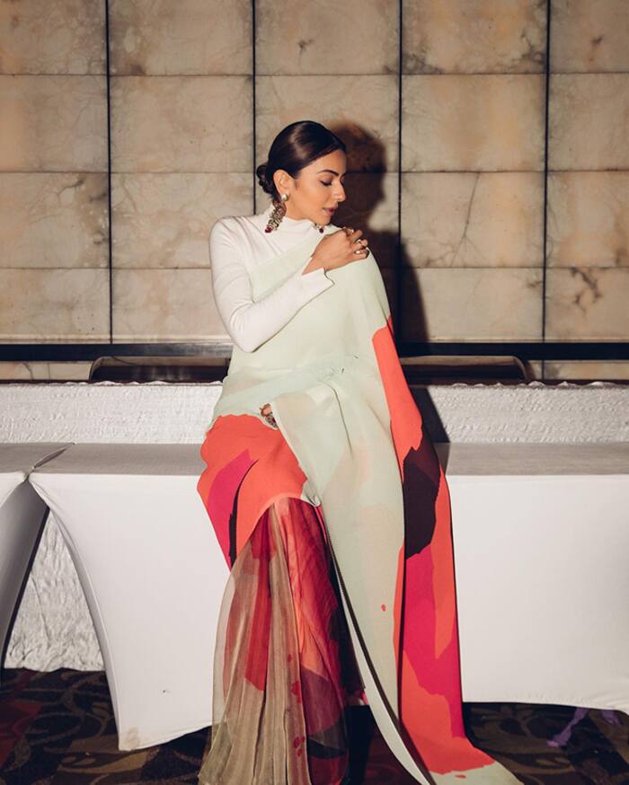 Rakul Preet Singh Redefines Elegance in Organza Saree And White ...