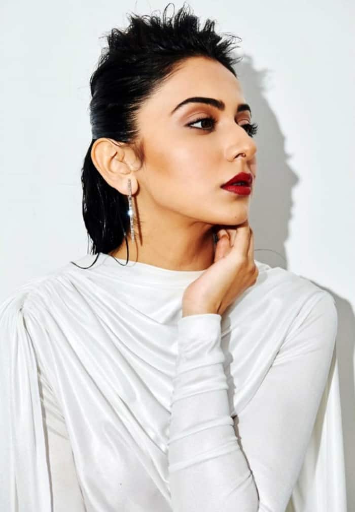 Rakul Preet Singh Flaunts Her Sexy Back